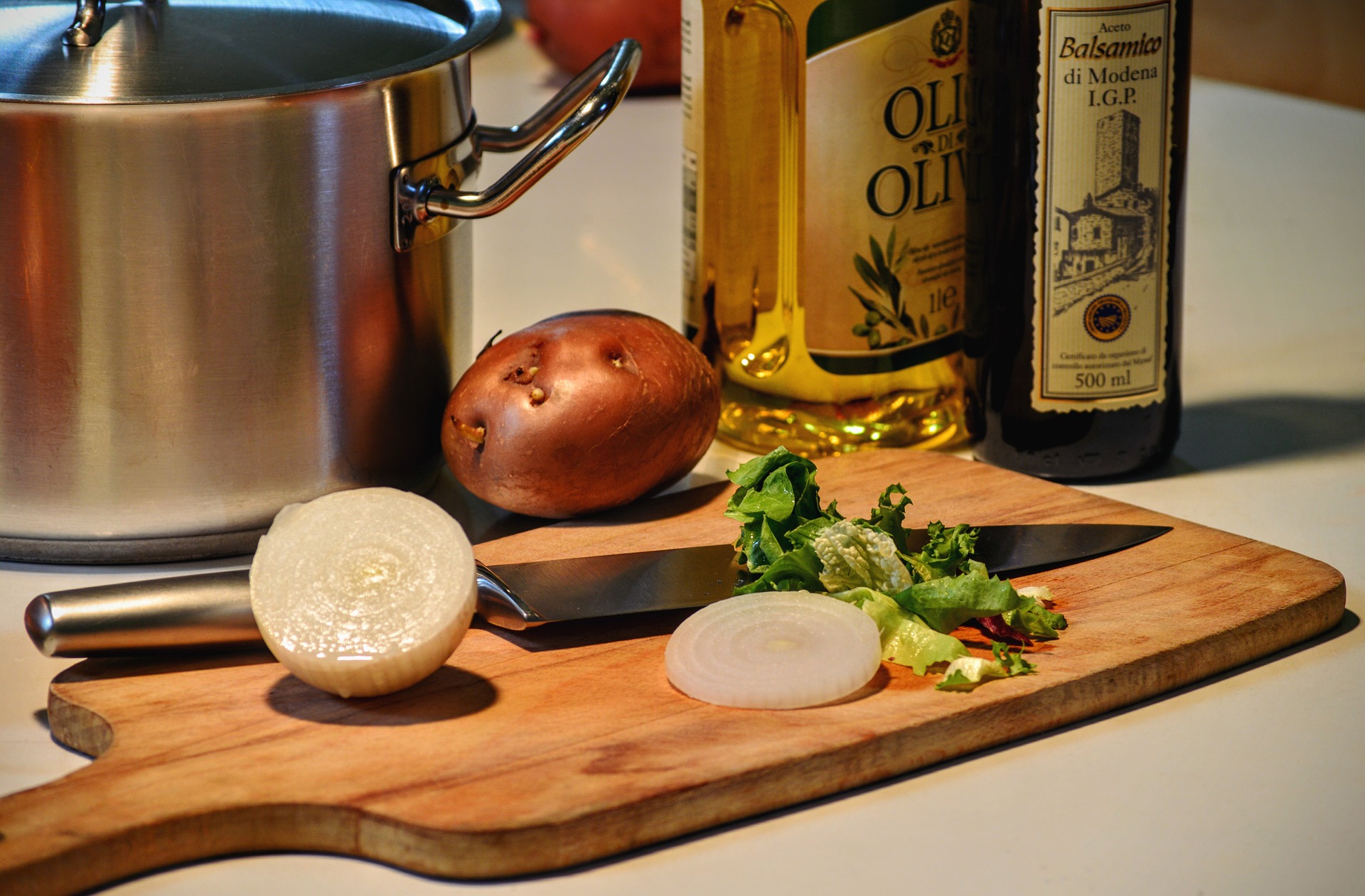 10 Unique and Surprising Uses for Vinegar - The Frugaler